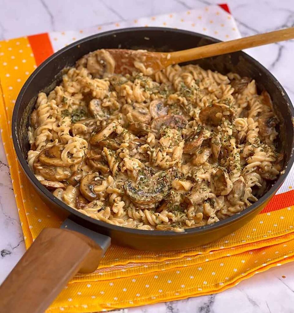 Receta de pasta con salsa de champiñones | Oh'Blog